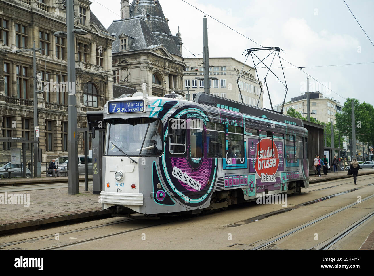 Tramway PCC Anvers no7042 à Nationale Bank -1 Photo Stock - Alamy
