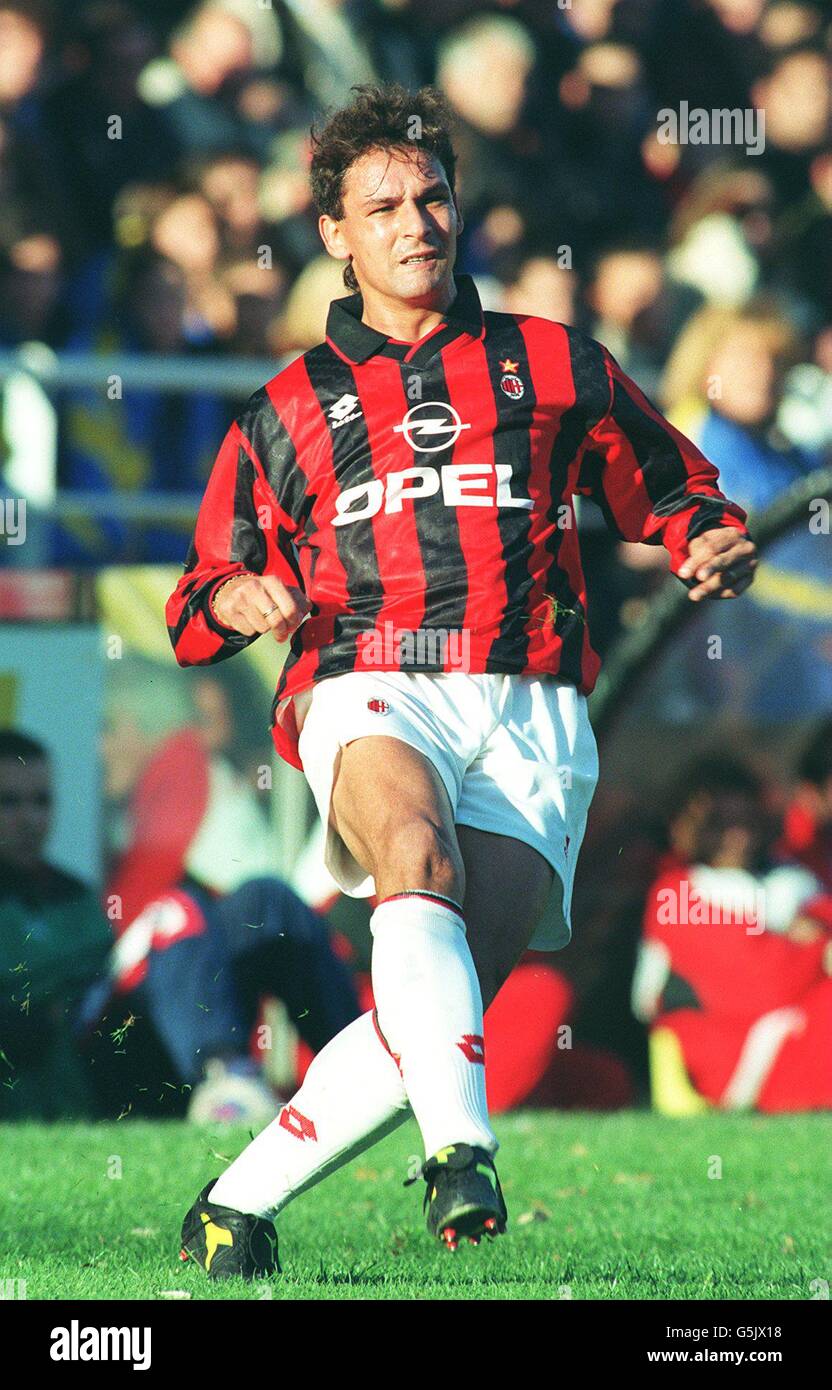 Football italien. Roberto Baggio AC Milanrrstock Photo Stock - Alamy