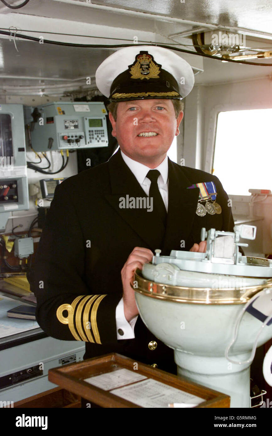 Le capitaine Tom Cunningham, commandant du navire d'assaut de la Marine ...