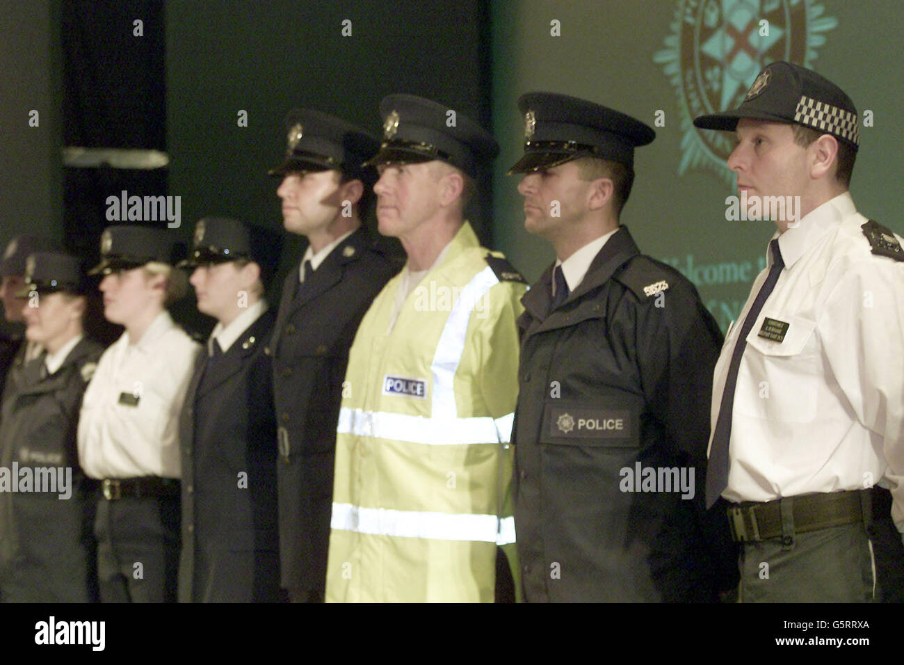 Le Service de police d'Irlande du Nord dévoile son nouvel uniforme à ...