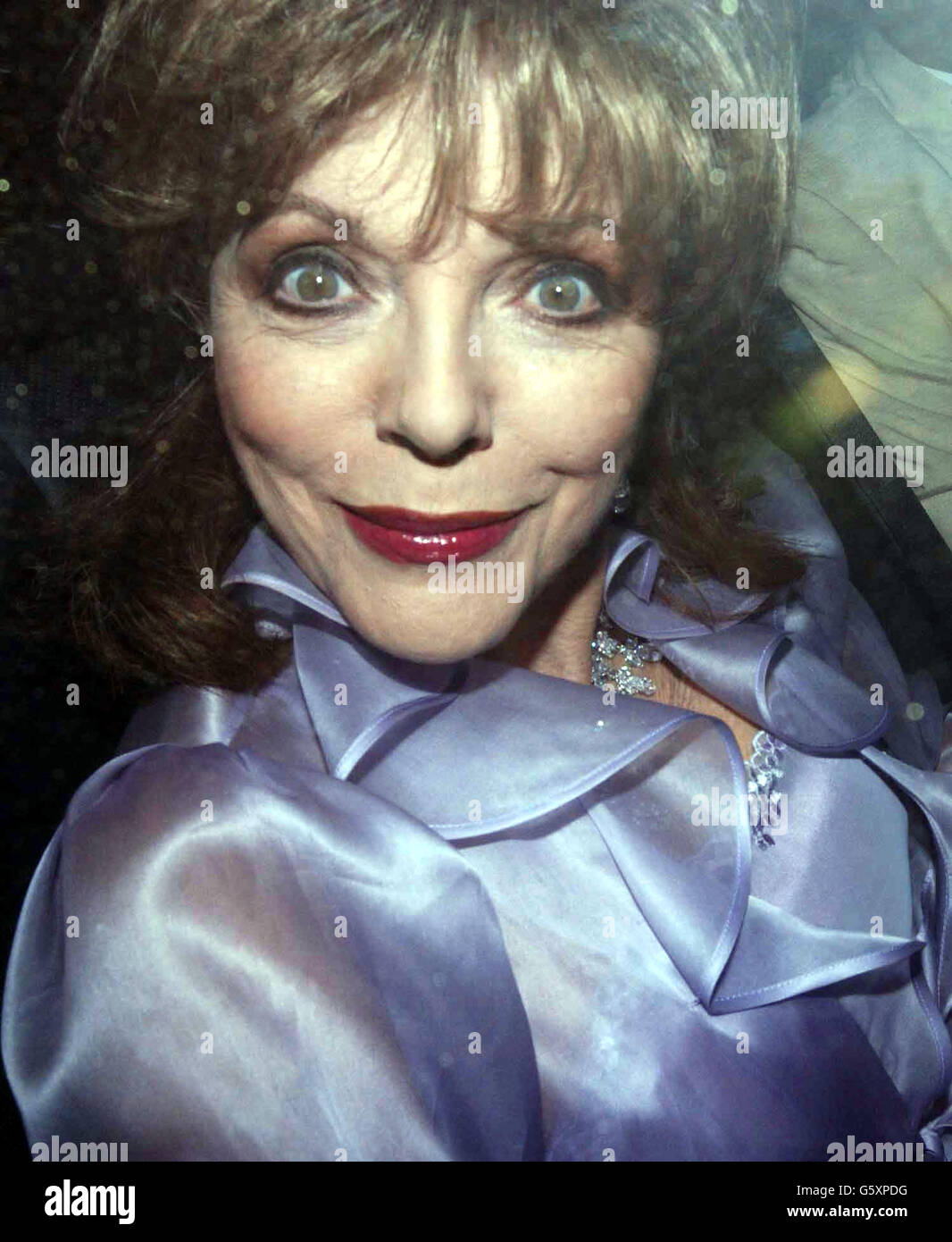 L'actrice joan collins arrive Banque de photographies et d’images à ...