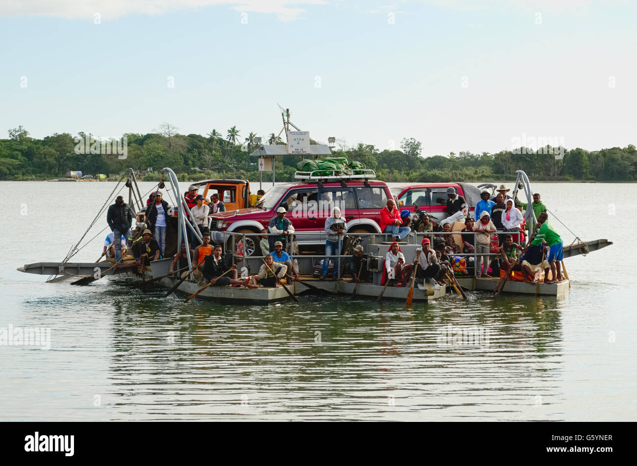 Ferry de style ponton Banque de photographies et d’images à haute ...