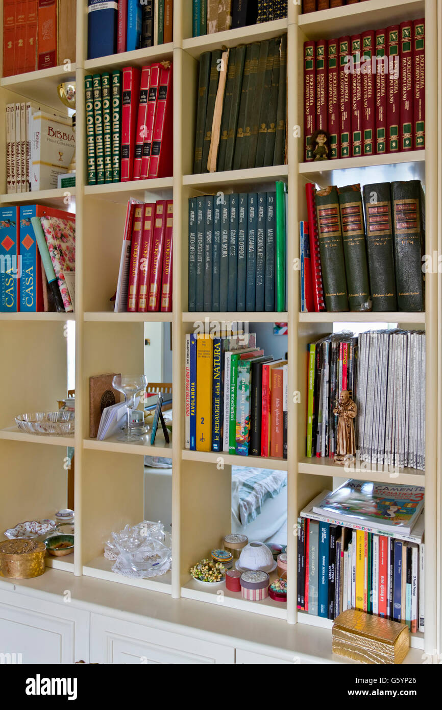 Book shelves Banque de photographies et d’images à haute résolution - Alamy
