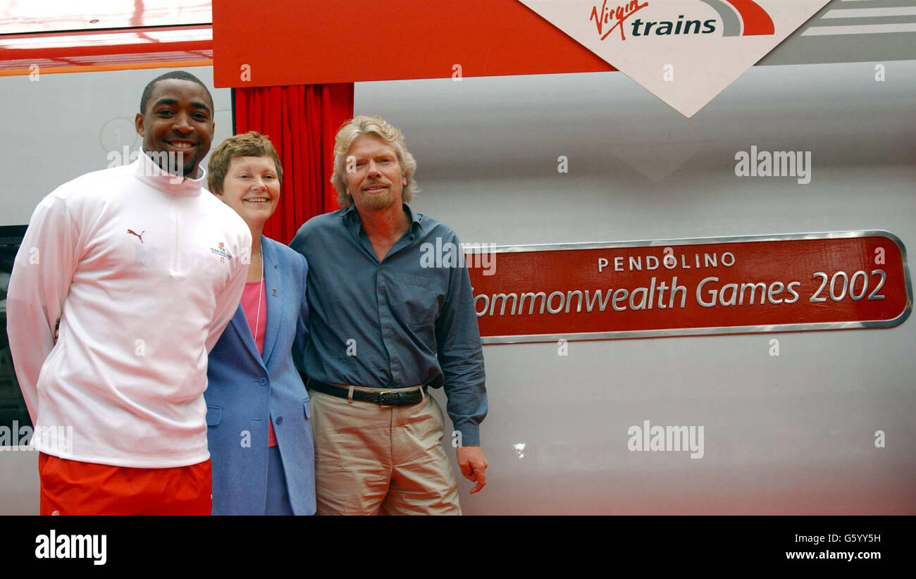 Sir Richard Branson (à droite) rejoint Frances Done, Directeur général ...