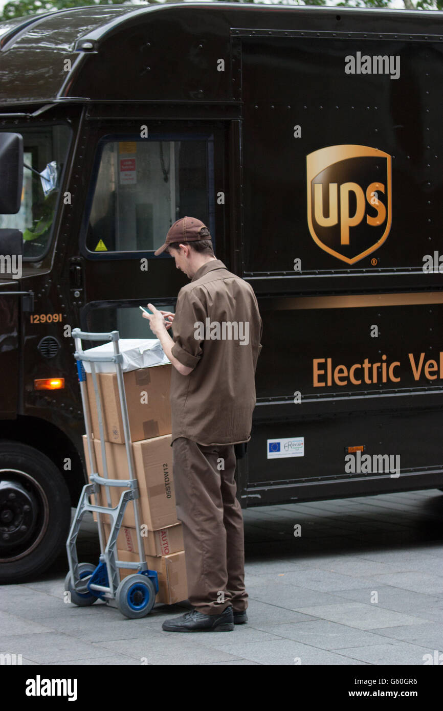Ups Entreprise De Livraison Banque d'image et photos - Alamy
