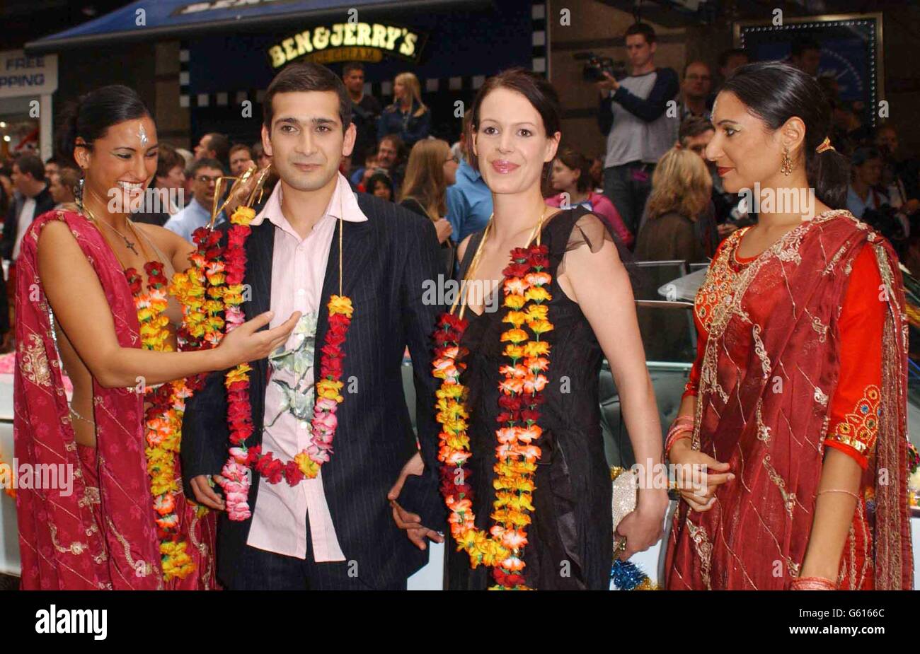 L'acteur Jimi Mistry et sa femme Meg arrivent pour la première de son ...