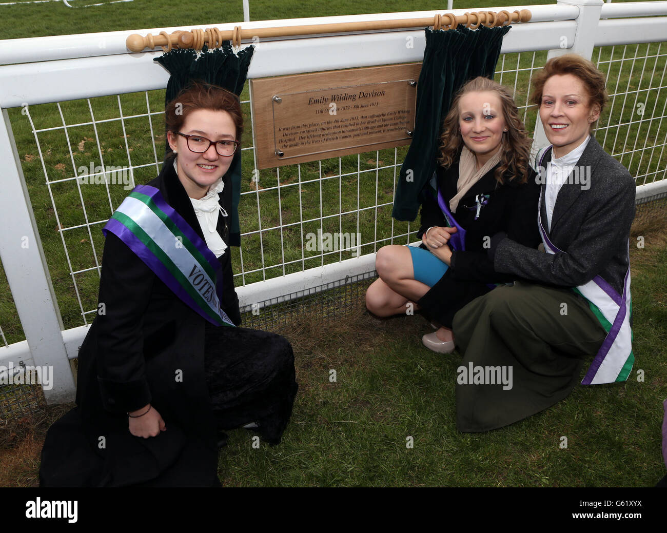 Lauren Caisley (au centre) avec des membres du groupe de travail Emily ...