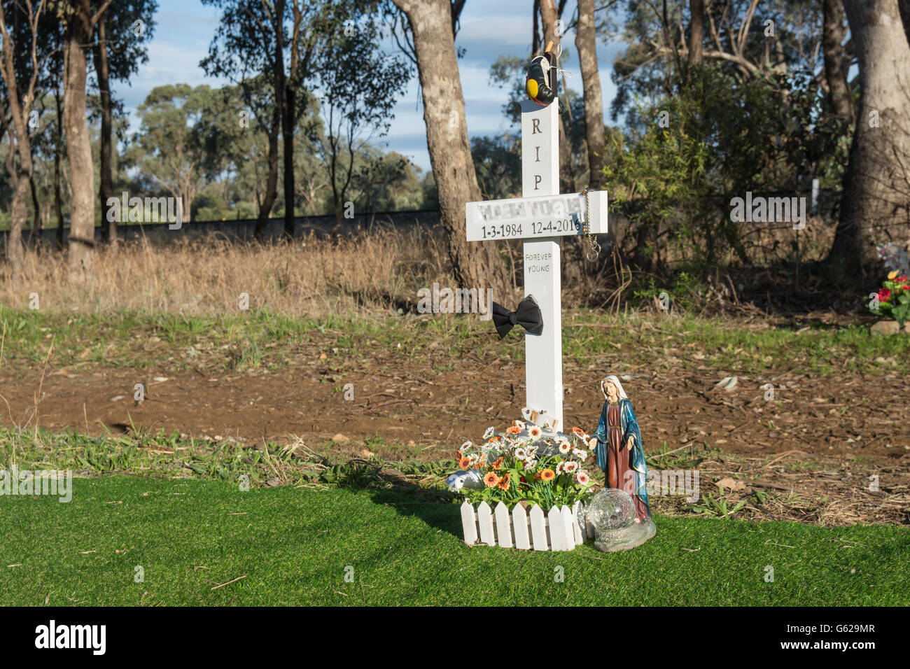 Roadside memorial Banque de photographies et d’images à haute ...