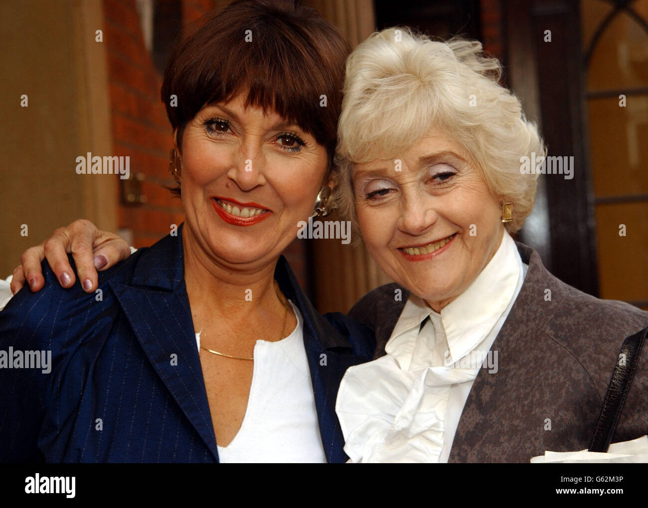 Joan sims Banque de photographies et d’images à haute résolution - Alamy