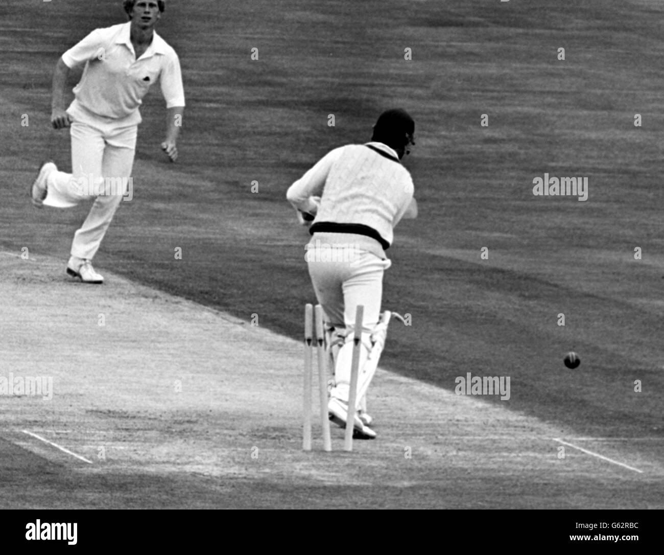 B w noir et blanc action shot sport cricket Banque de photographies et ...