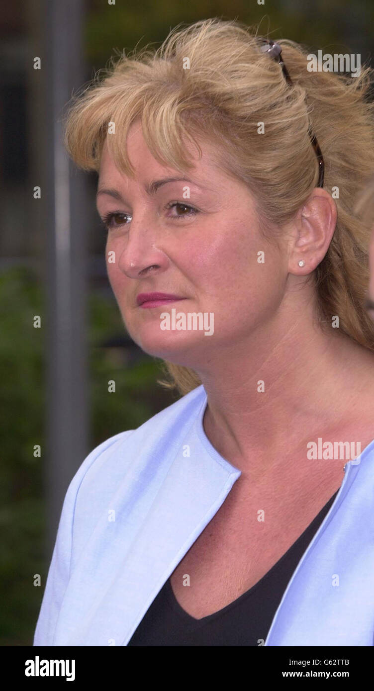 Lady Julia Pilkington arrive au tribunal de Portsmouth. On a dit à la ...