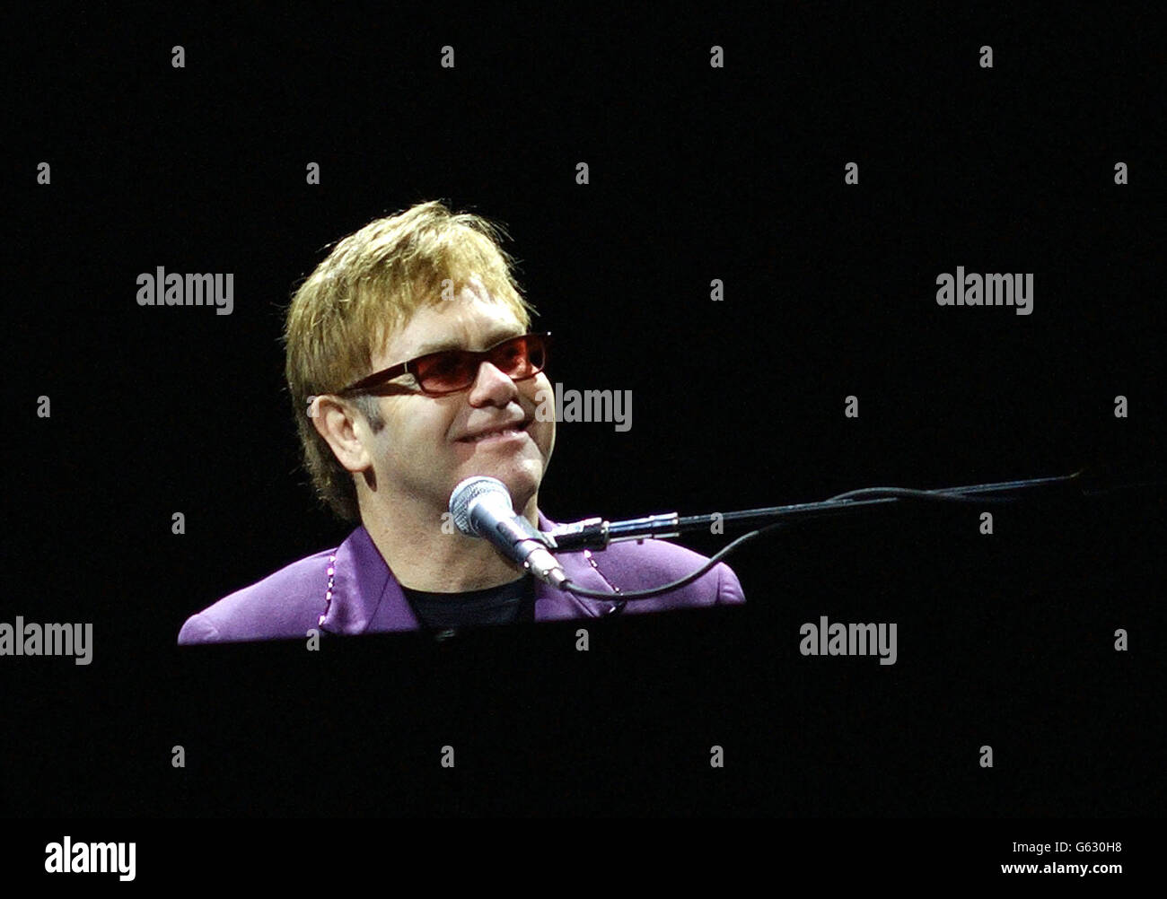 Elton john 2002 Banque de photographies et d’images à haute résolution ...