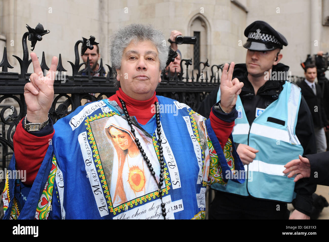 Devant l'enterrement de la baronne margaret thatcher Banque de ...