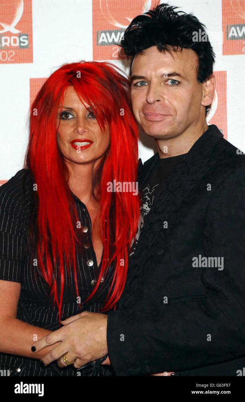 Gary numan with his wife gemma Banque de photographies et d’images à ...