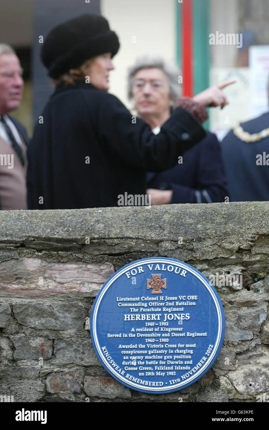 Sara Jones assiste au service commémoratif de son défunt mari le ...