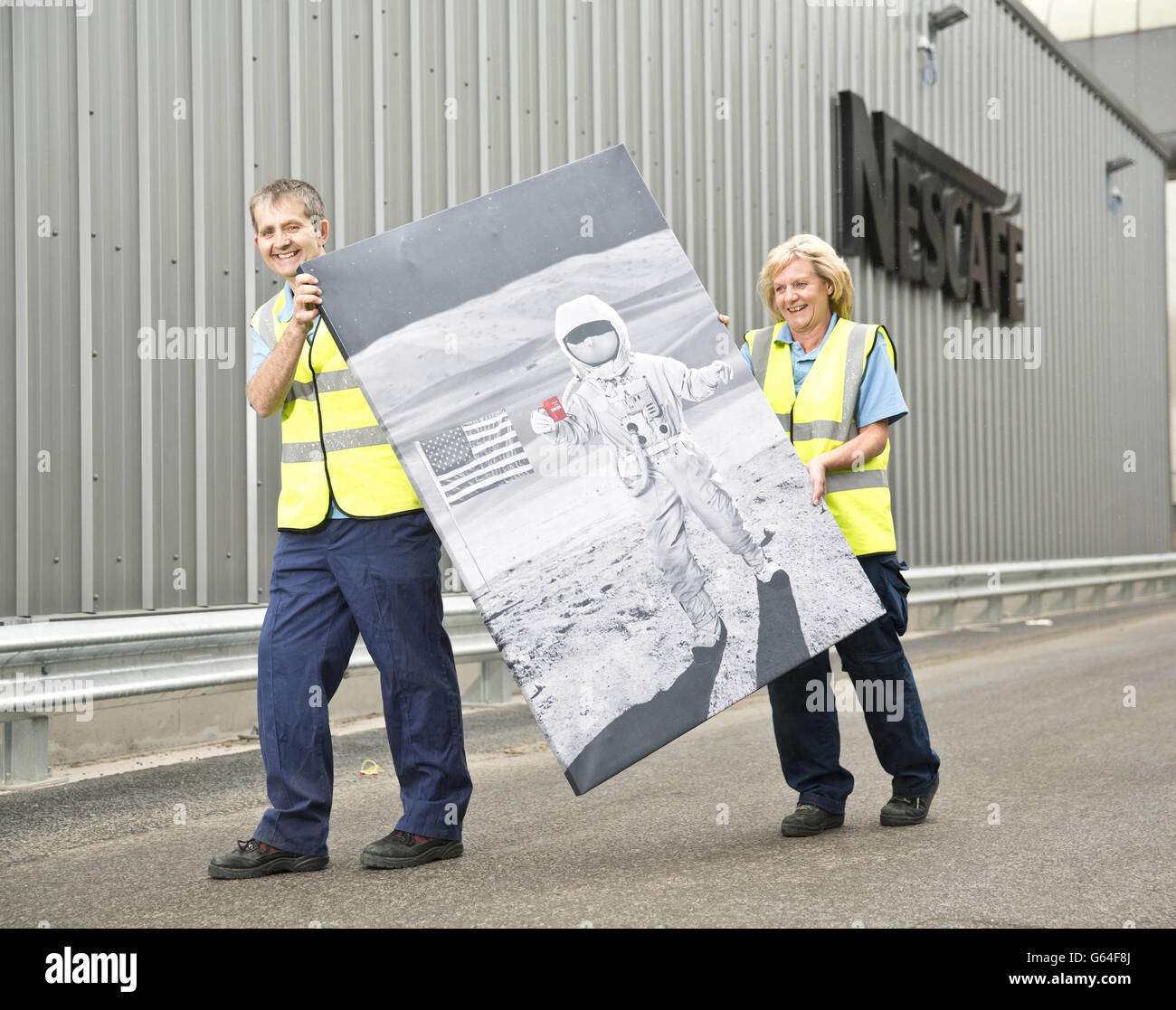 USAGE ÉDITORIAL SEULS Barry Coxal et Julie Redfern, membres du ...