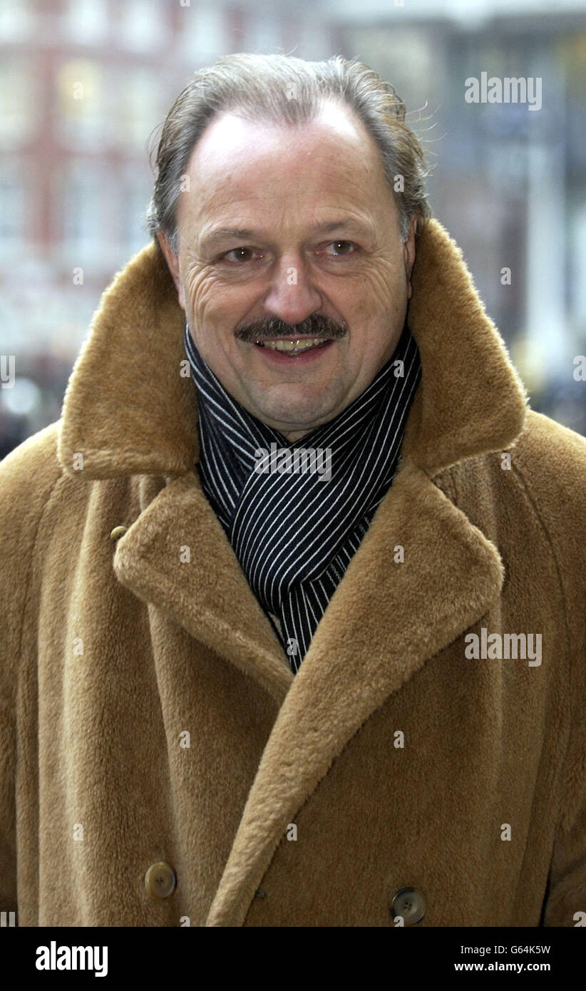 Peter bowles actor Banque de photographies et d’images à haute résolution - Alamy