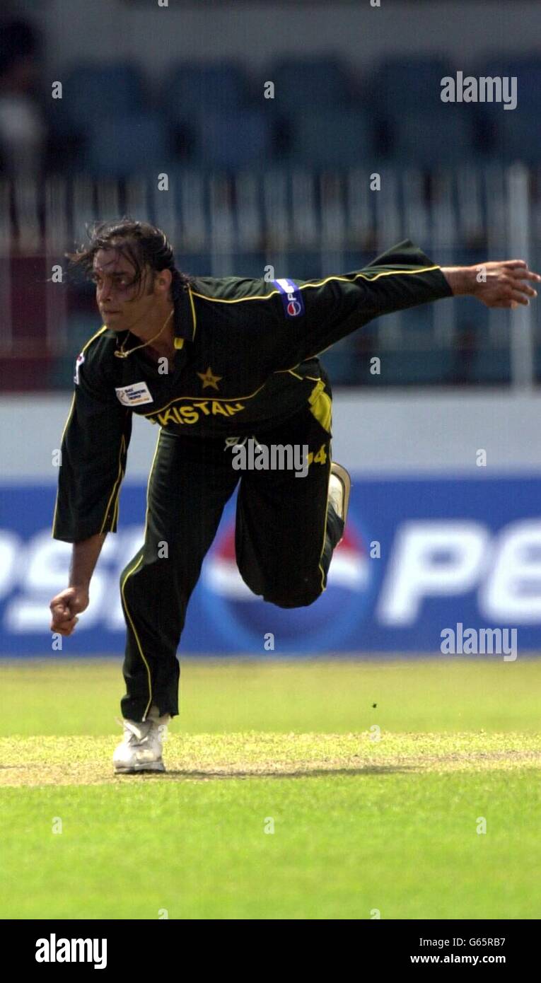 Shoaib Aktar - Pakistan.Shoaib Aktar, du Pakistan, en action lors du ...