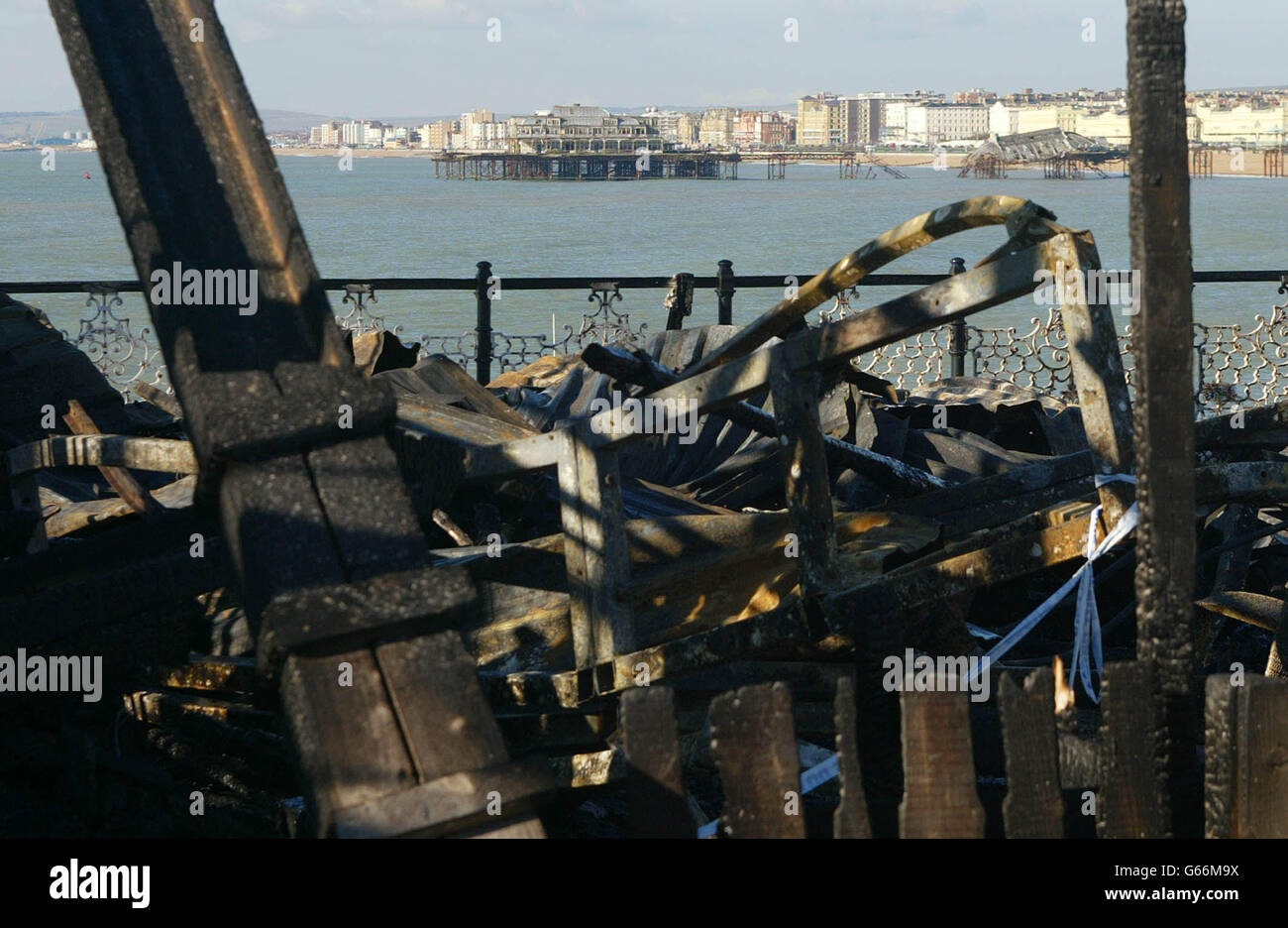 Brighton ghost train on pier Banque de photographies et d’images à ...
