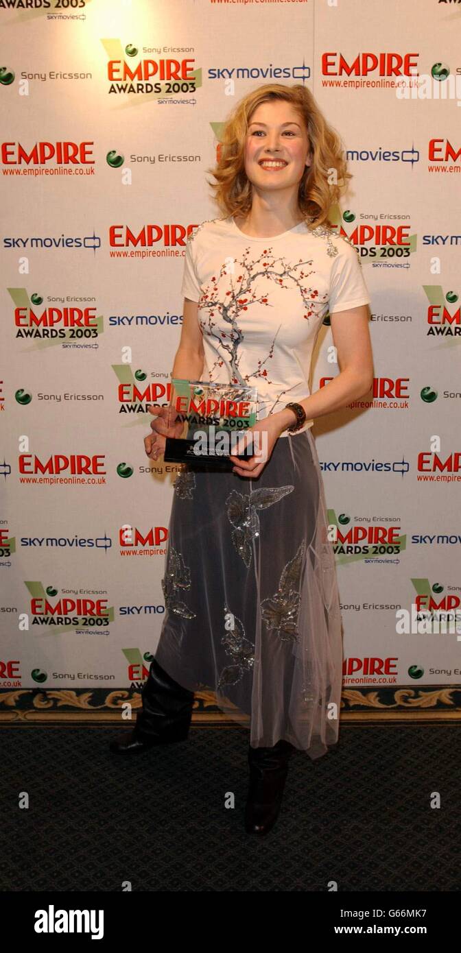 Rosamund pike actress Banque de photographies et d’images à haute ...