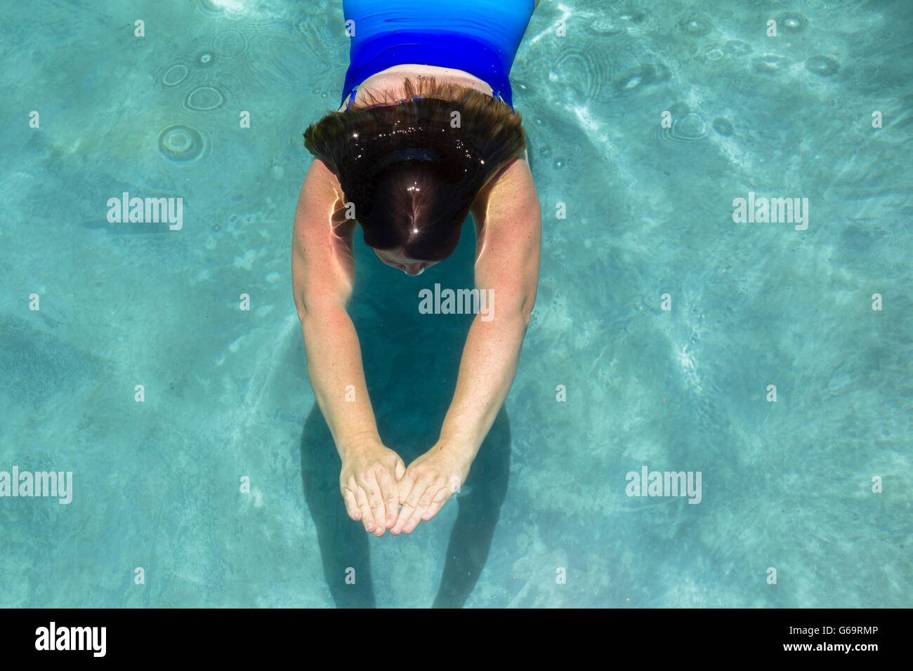 Mature woman swimming exercise Banque de photographies et d’images à ...