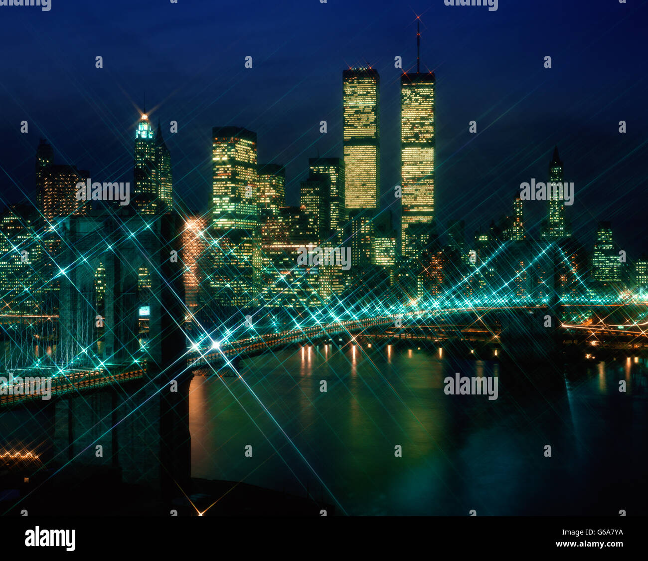 1980 Lower Manhattan skyline AT NIGHT MONTRANT TOURS DU WORLD TRADE ...