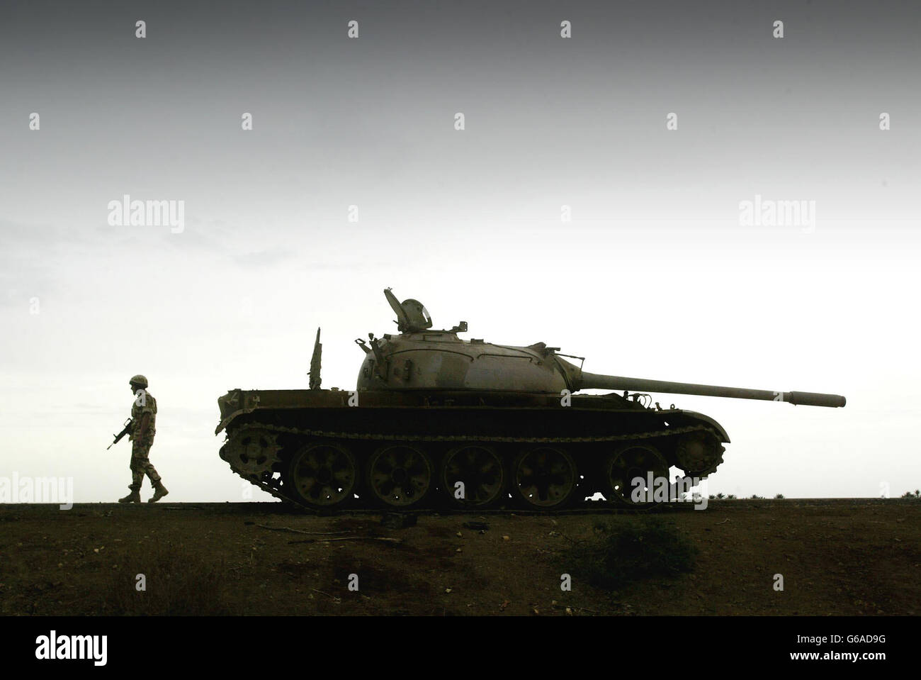 A destroyed t55 tank Banque de photographies et d’images à haute ...