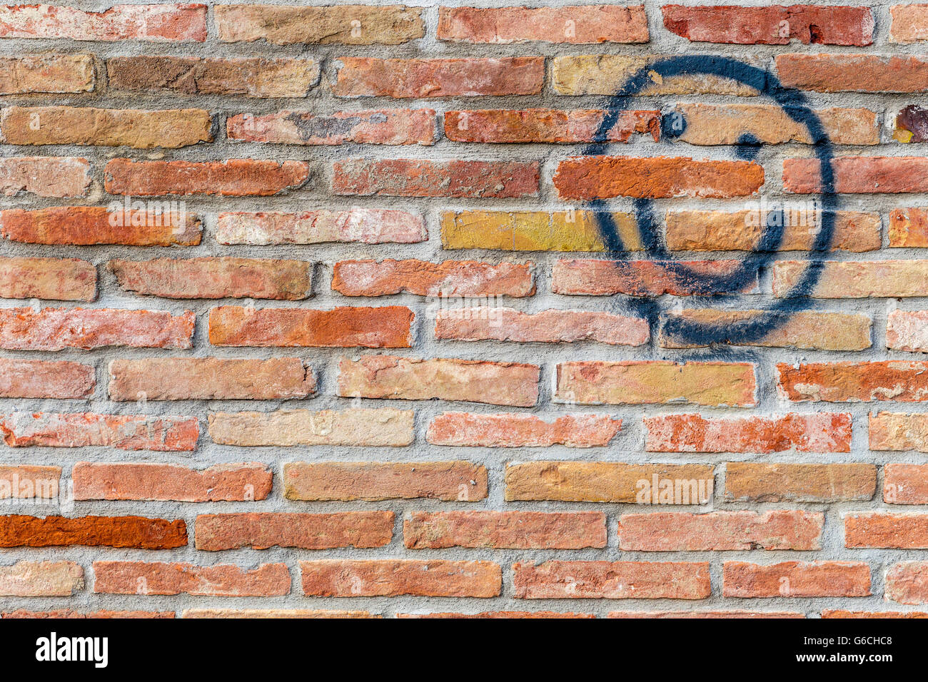 Smiley sur un mur de briques Banque de photographies et d’images à ...