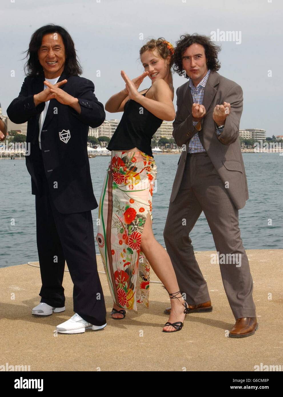 Jackie Chan, Cecile de France et Steve Coogan posent lors d'une séance ...