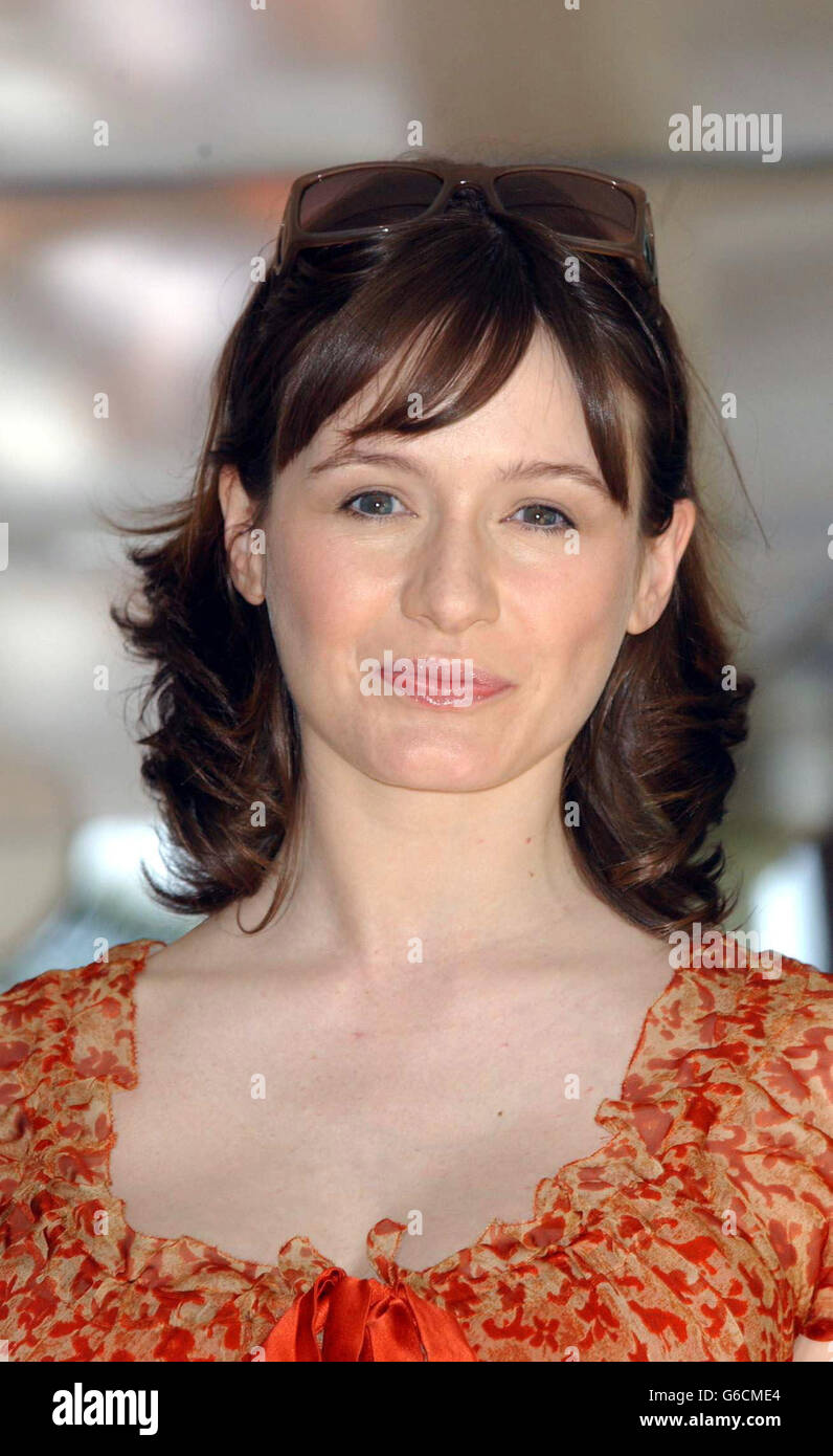 L'actrice Emily Mortimer pose pour les médias lors d'un photocall à l ...