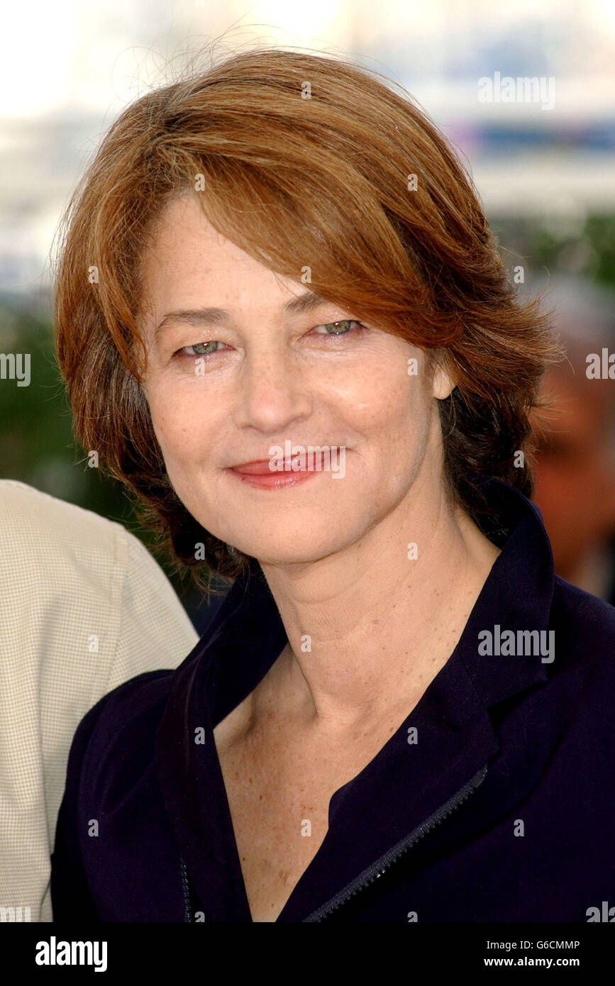 Charlotte rampling swimming pool 2003 Banque de photographies et d ...