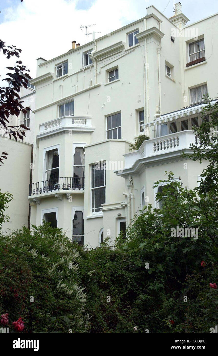 La vue arrière de l'extérieur de la maison à Holland Park, où l'actrice ...