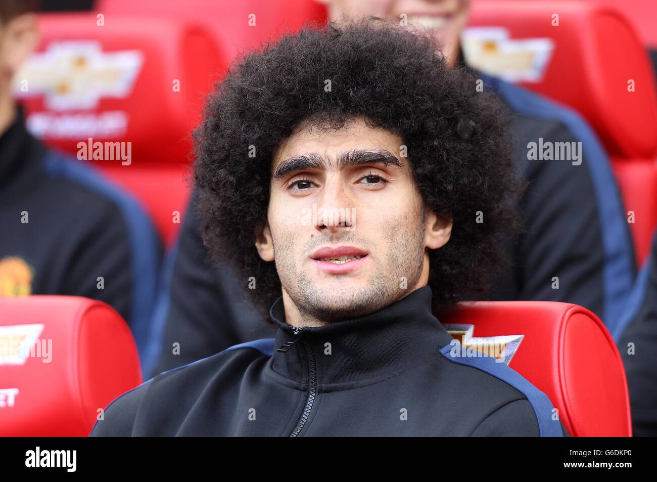 Manchester uniteds marouane fellaini prend sa place sur le banc Banque ...