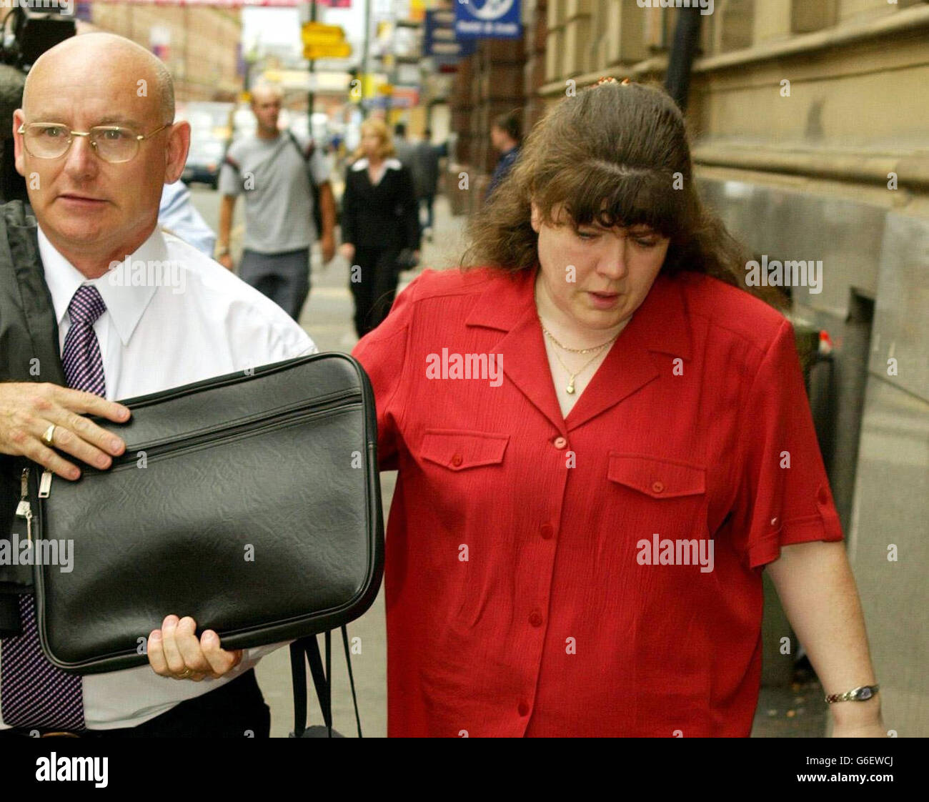Sharon Fricker, 40 ans, et son mari Fred quittent le tribunal du comté ...