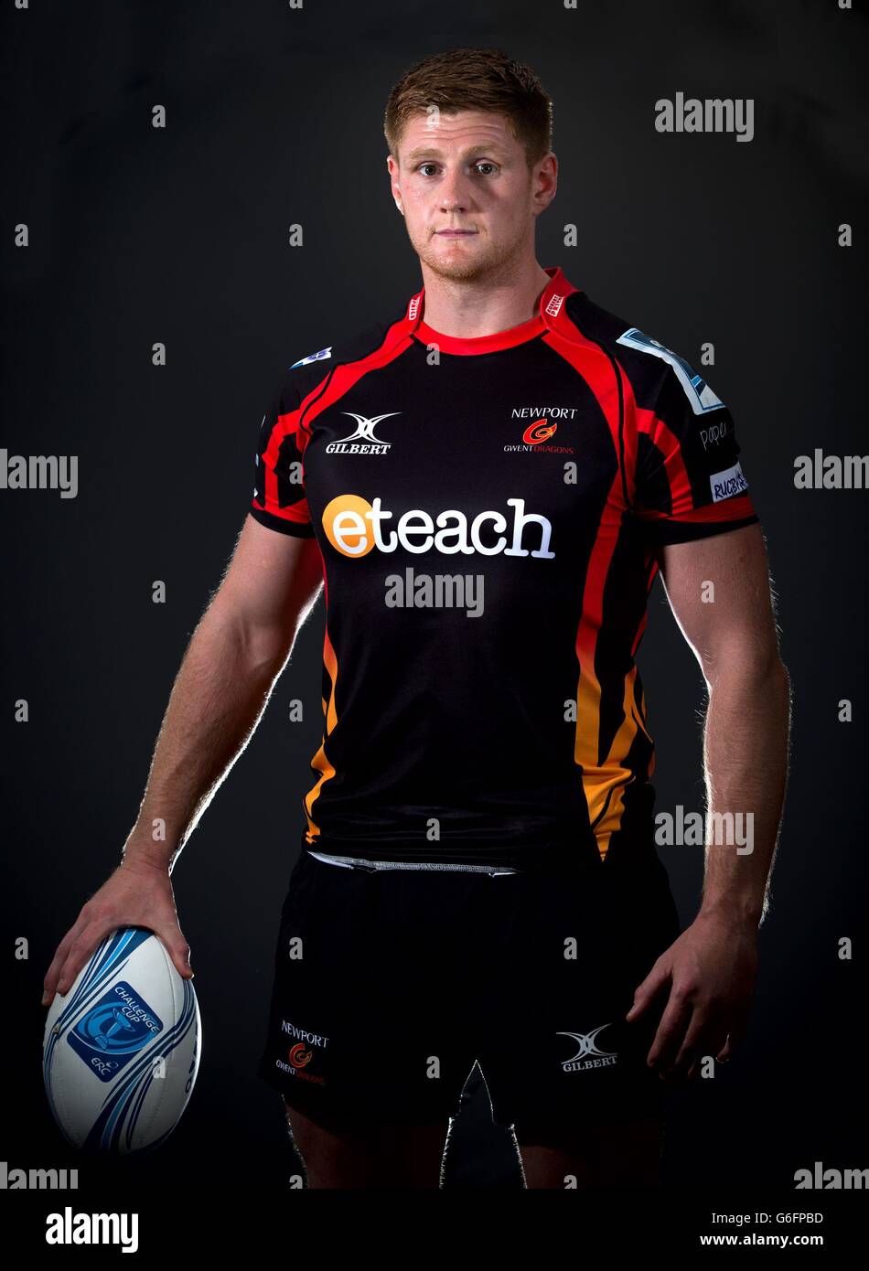 Le capitaine Andrew Coombs de Newport Ggone Dragons lors du lancement ...