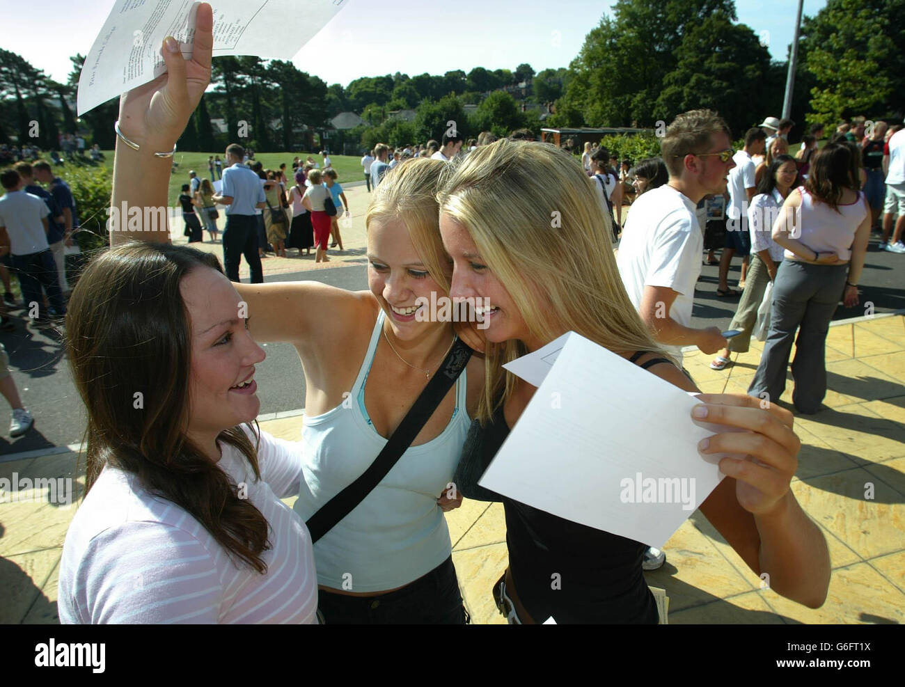 Peter Symonds élèves célébrer un niveau résultats Photo Stock - Alamy