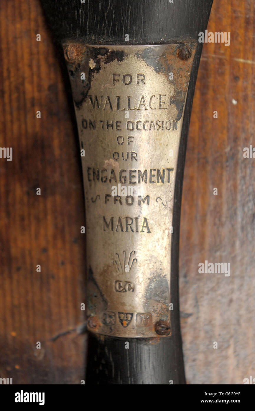 Titanic band leader wallace hartleys violin Banque de photographies et ...