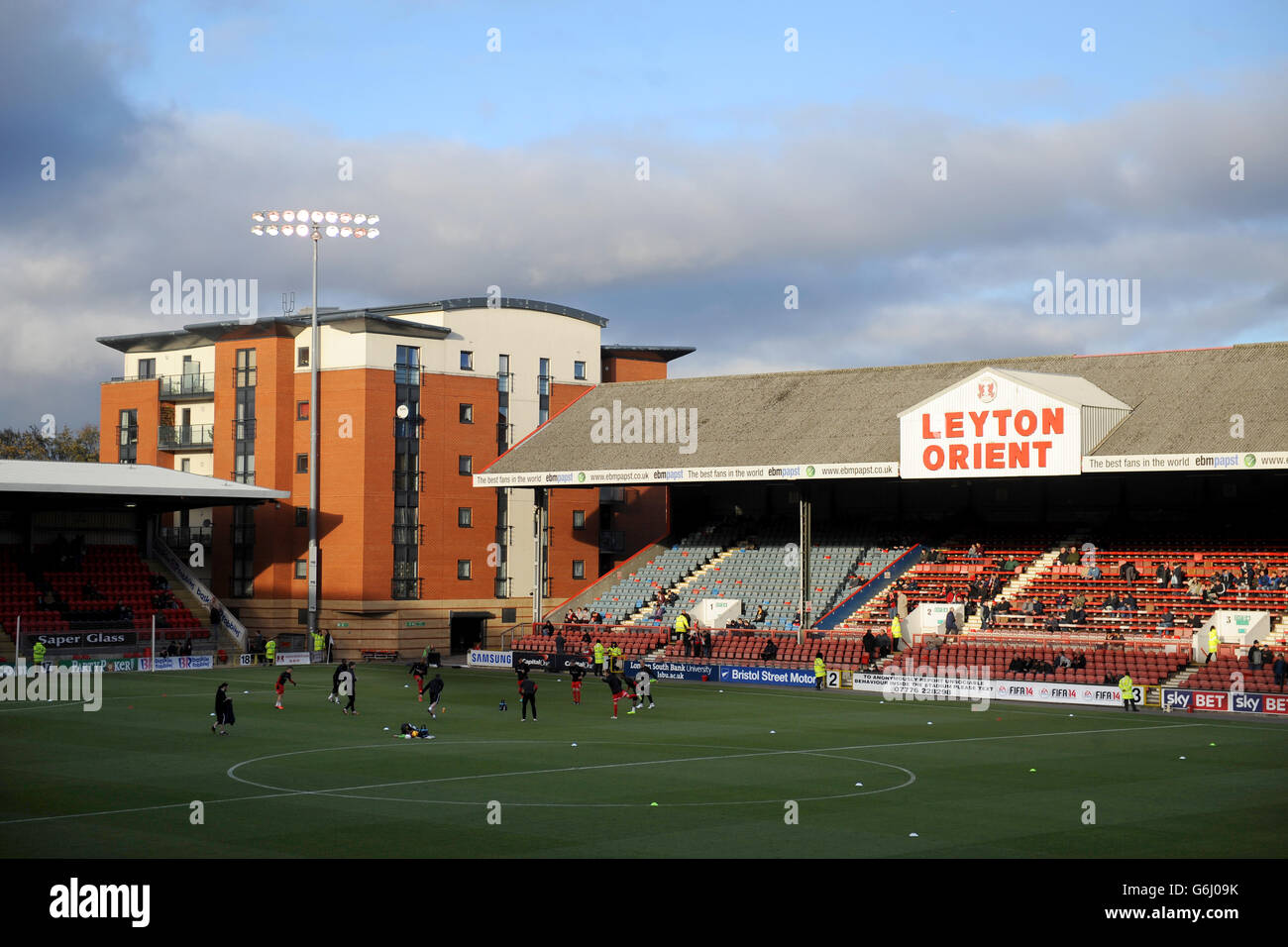 Leyton orient football club stadium Banque de photographies et d’images à haute résolution - Alamy