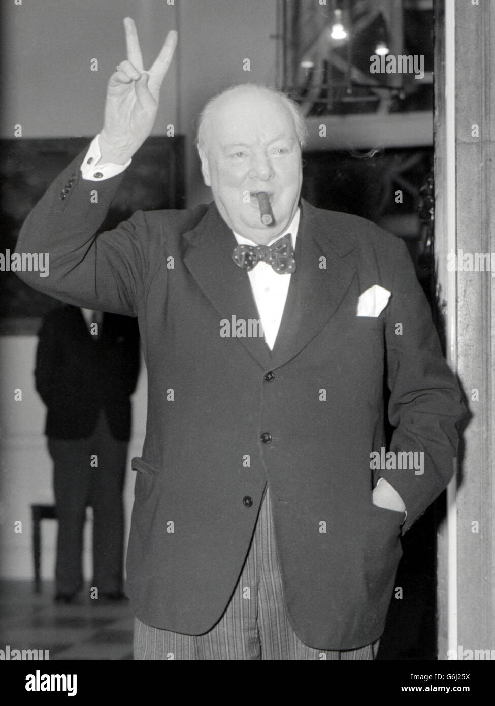 V sign churchill Banque de photographies et d’images à haute résolution ...