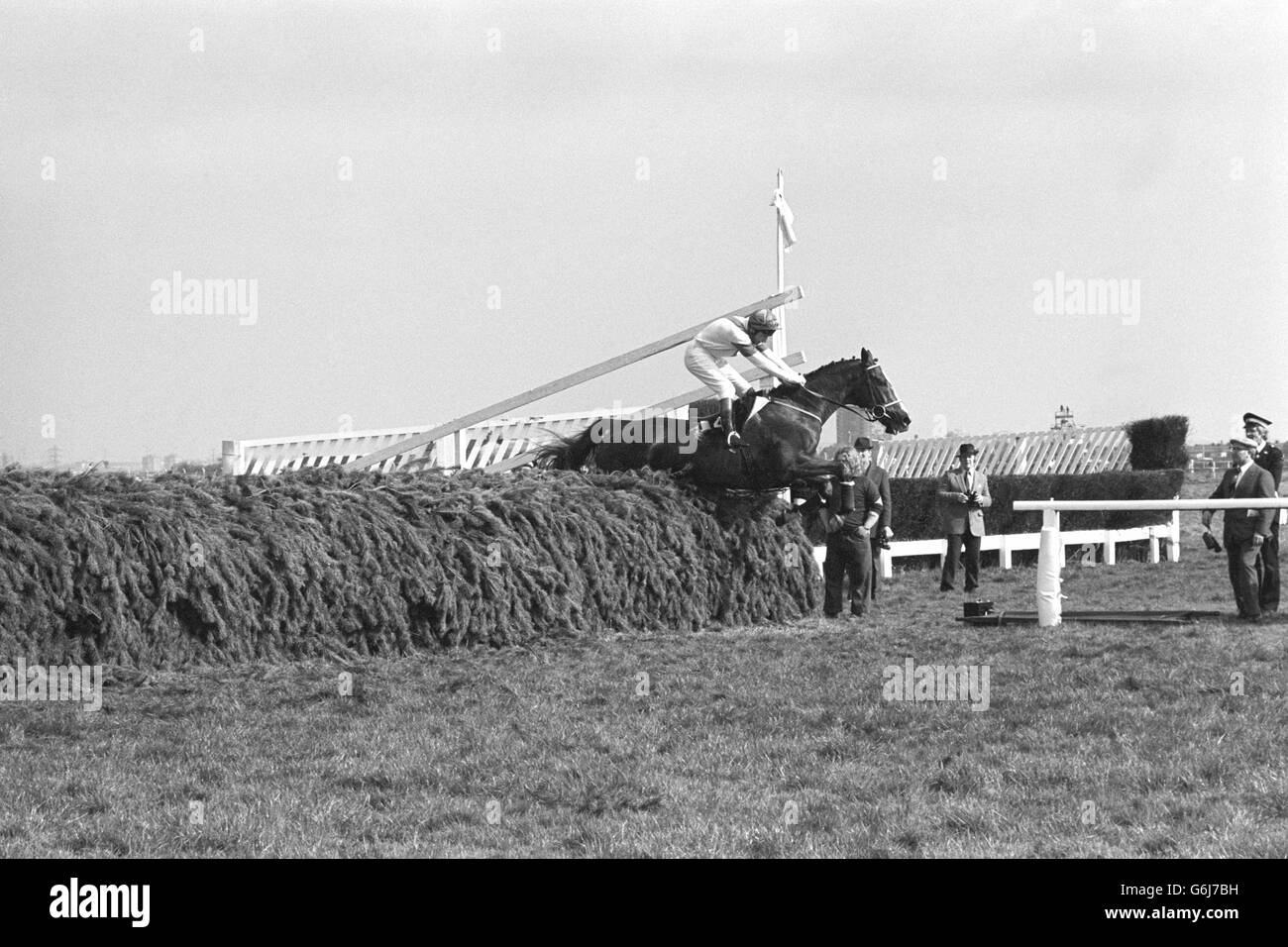 De bob champion sur aldaniti dans le grand national Banque de ...