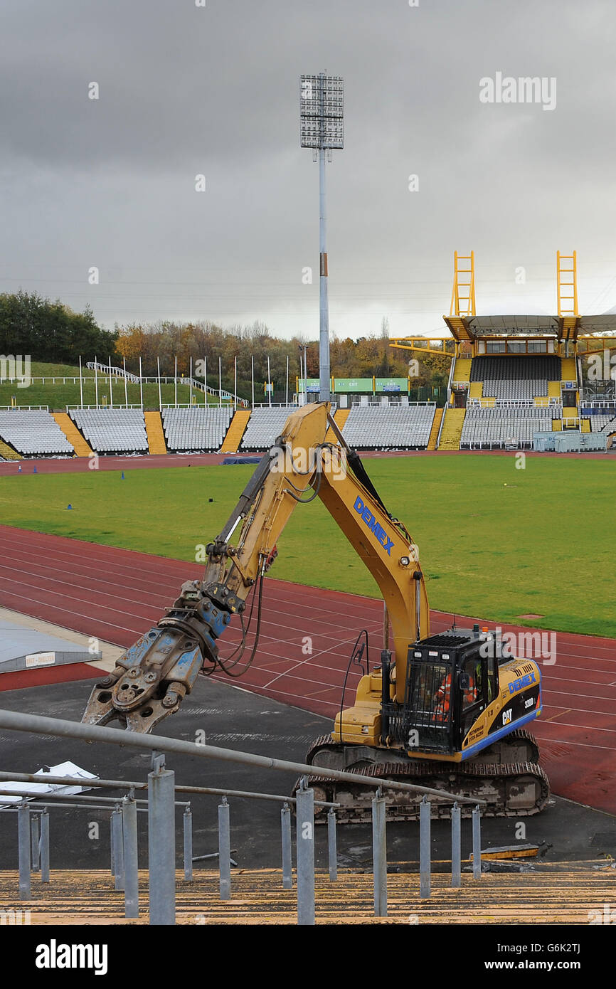 Démolition du stade Don Valley. La démolition commence au stade Don ...