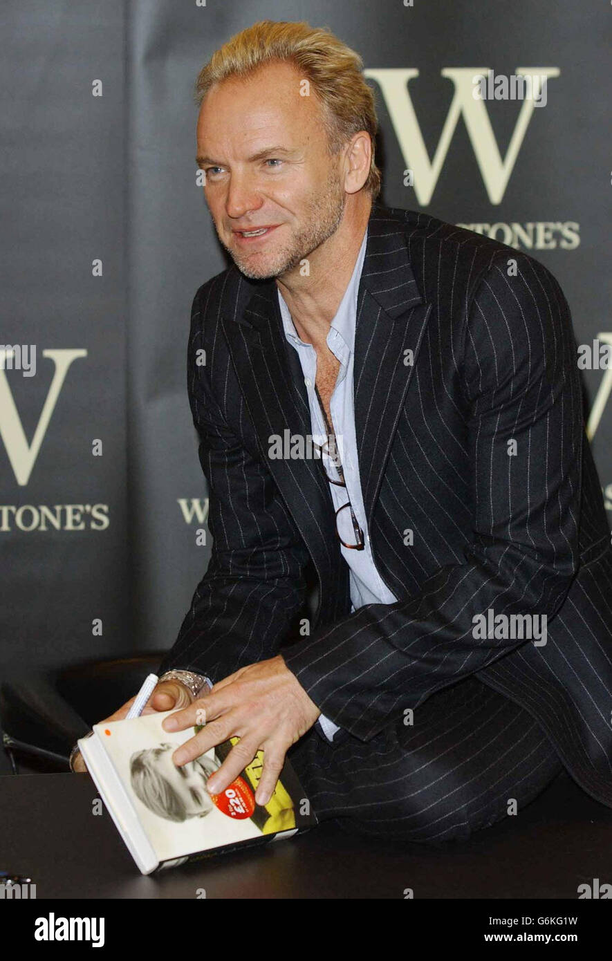 Singer sting Banque de photographies et d’images à haute résolution - Alamy