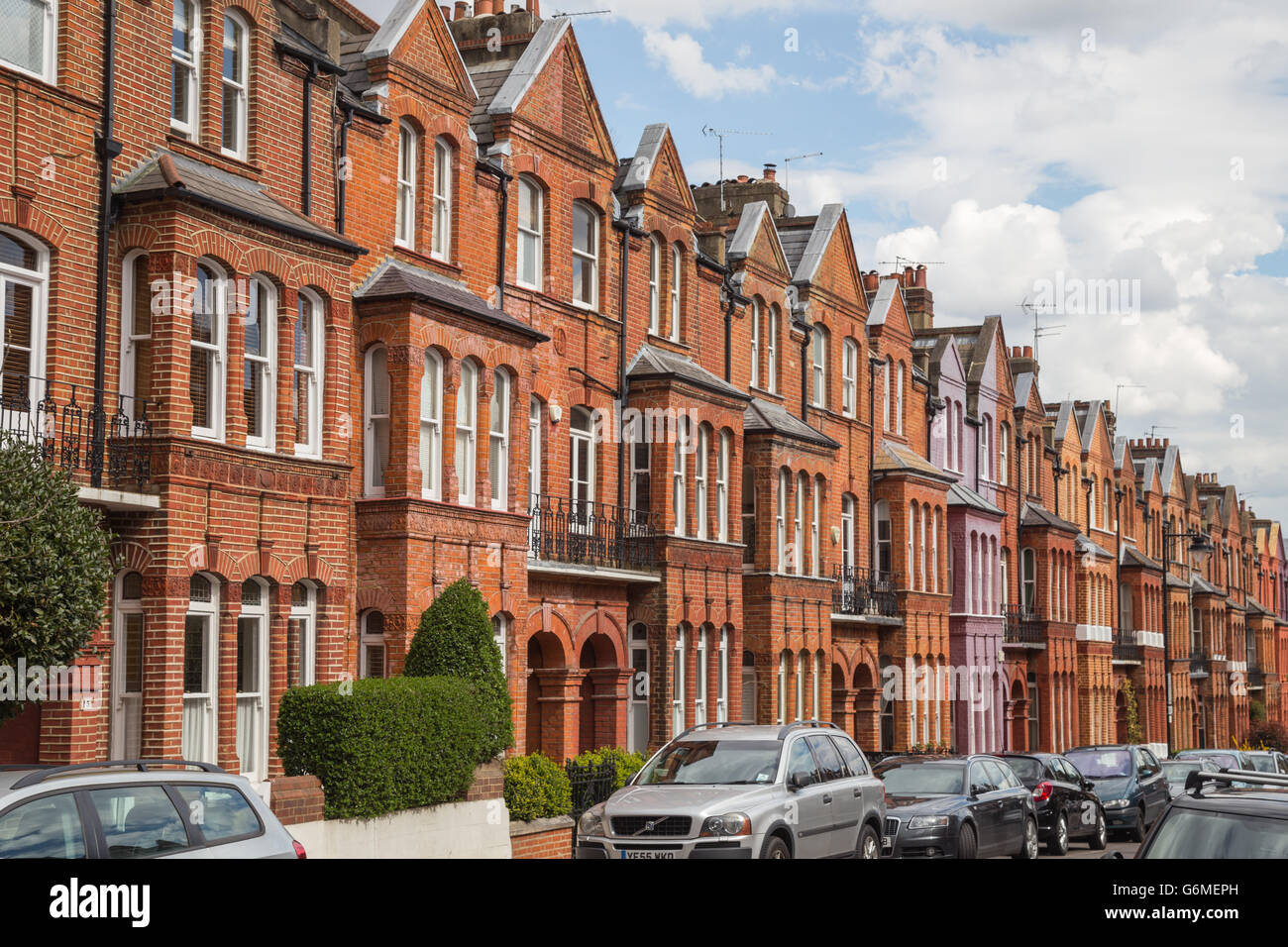 Extérieur de maison victorienne en brique rouge sur façades Baalbec ...