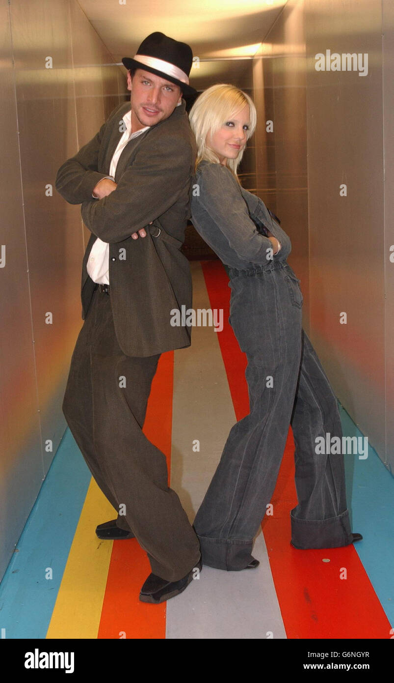 Anna faris simon rex mtvs trl royaume uni Banque de photographies et d ...