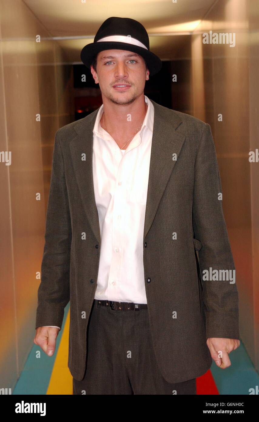 Actor simon rex Banque de photographies et d’images à haute résolution ...