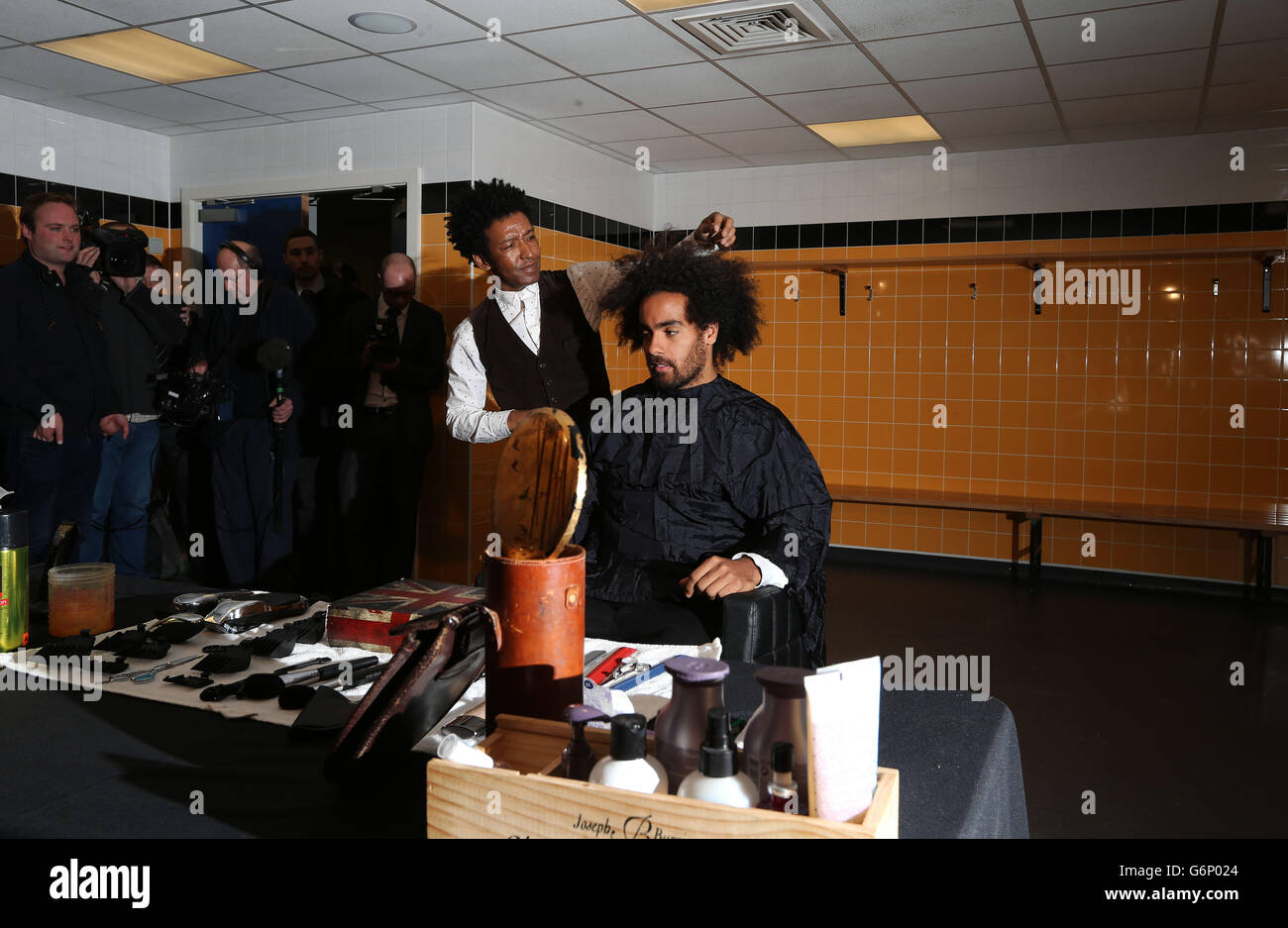 Tom huddlestone coupe les cheveux Banque de photographies et d’images à ...