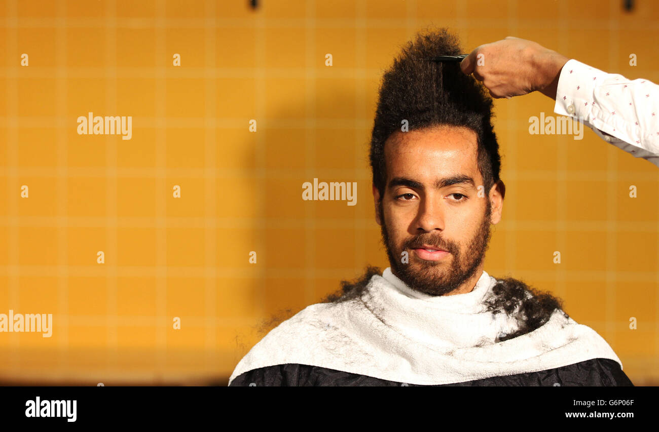 Tom huddlestone coupe les cheveux Banque de photographies et d’images à ...