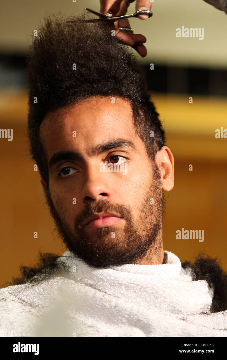 Tom huddlestone coupe les cheveux Banque de photographies et d’images à ...