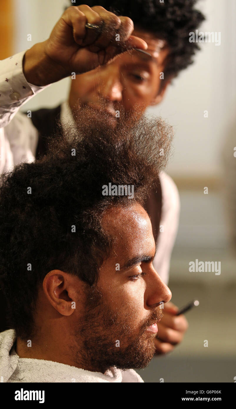 Tom huddlestone coupe les cheveux Banque de photographies et d’images à ...
