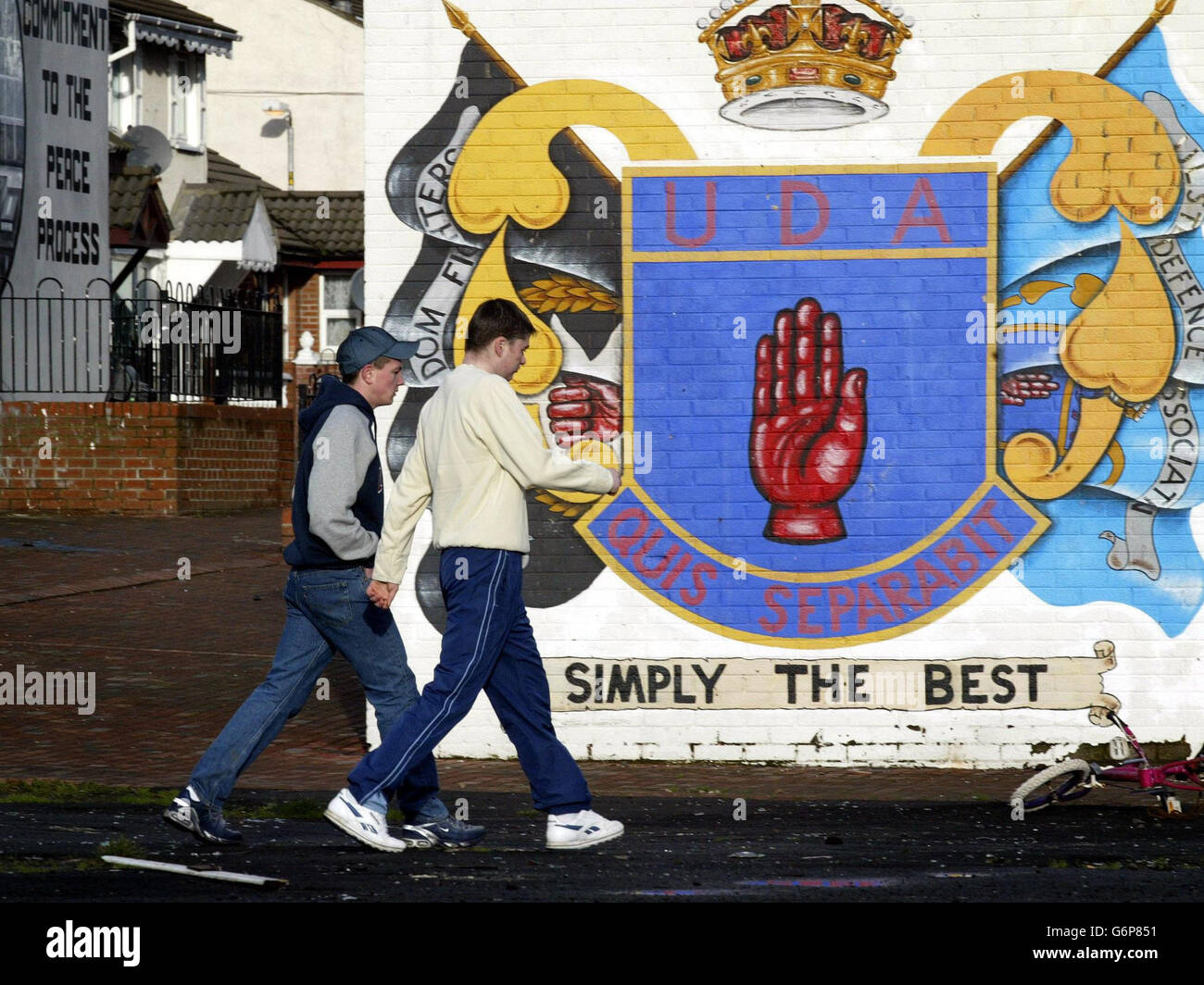Ulster defence association uda mural Banque de photographies et d ...